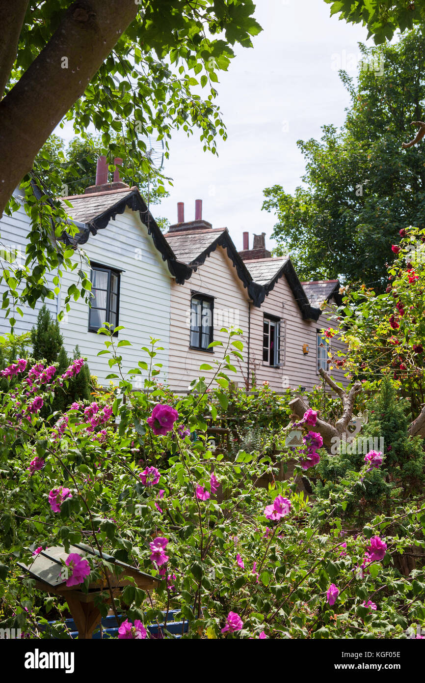 Old weatherboarded cottages, Ferrol Road, Gosport, Hampshire, UK Stock ...