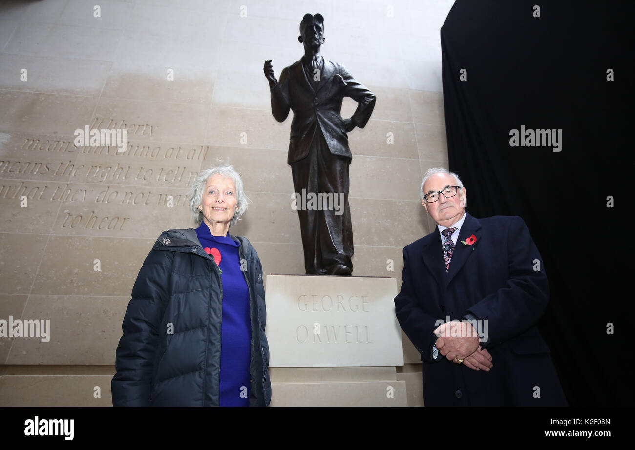 George orwell statue bbc broadcasting house hi-res stock photography ...