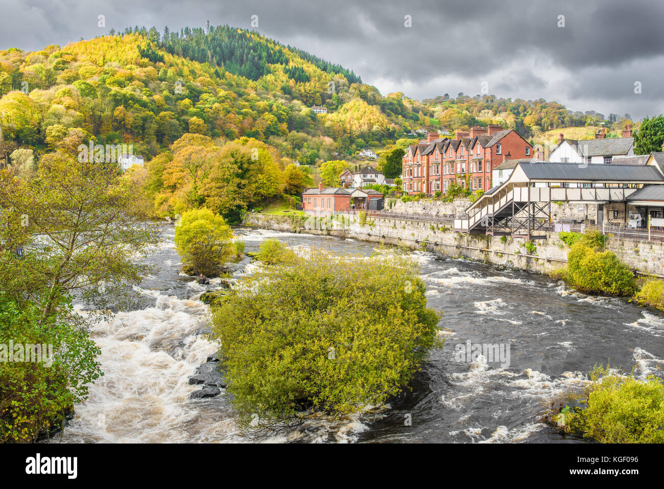 The rapids at Llangollen, Wales, UK, on an autumn day Stock Photo - Alamy