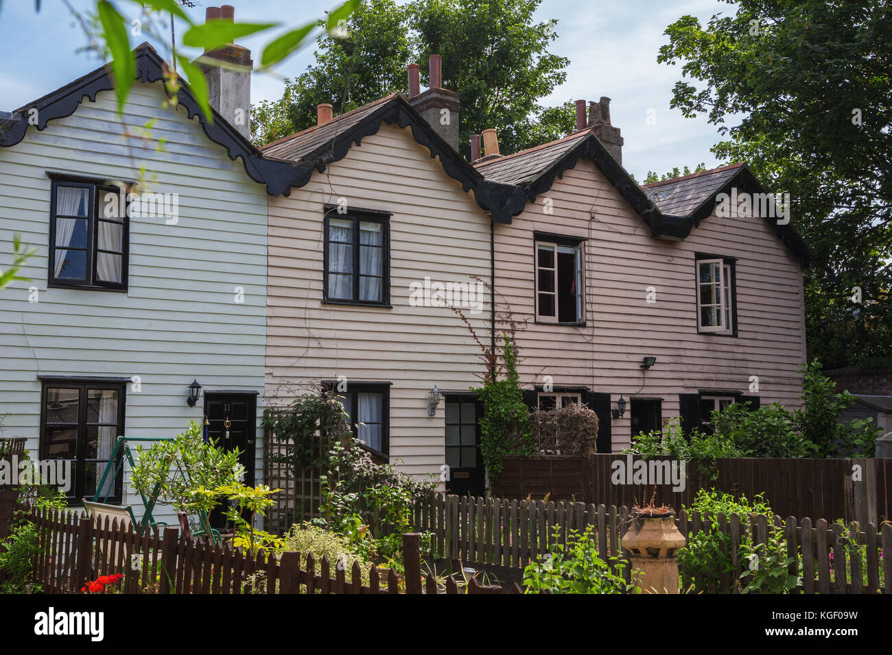 Old weatherboarded cottages, Ferrol Road, Gosport, Hampshire, UK Stock ...