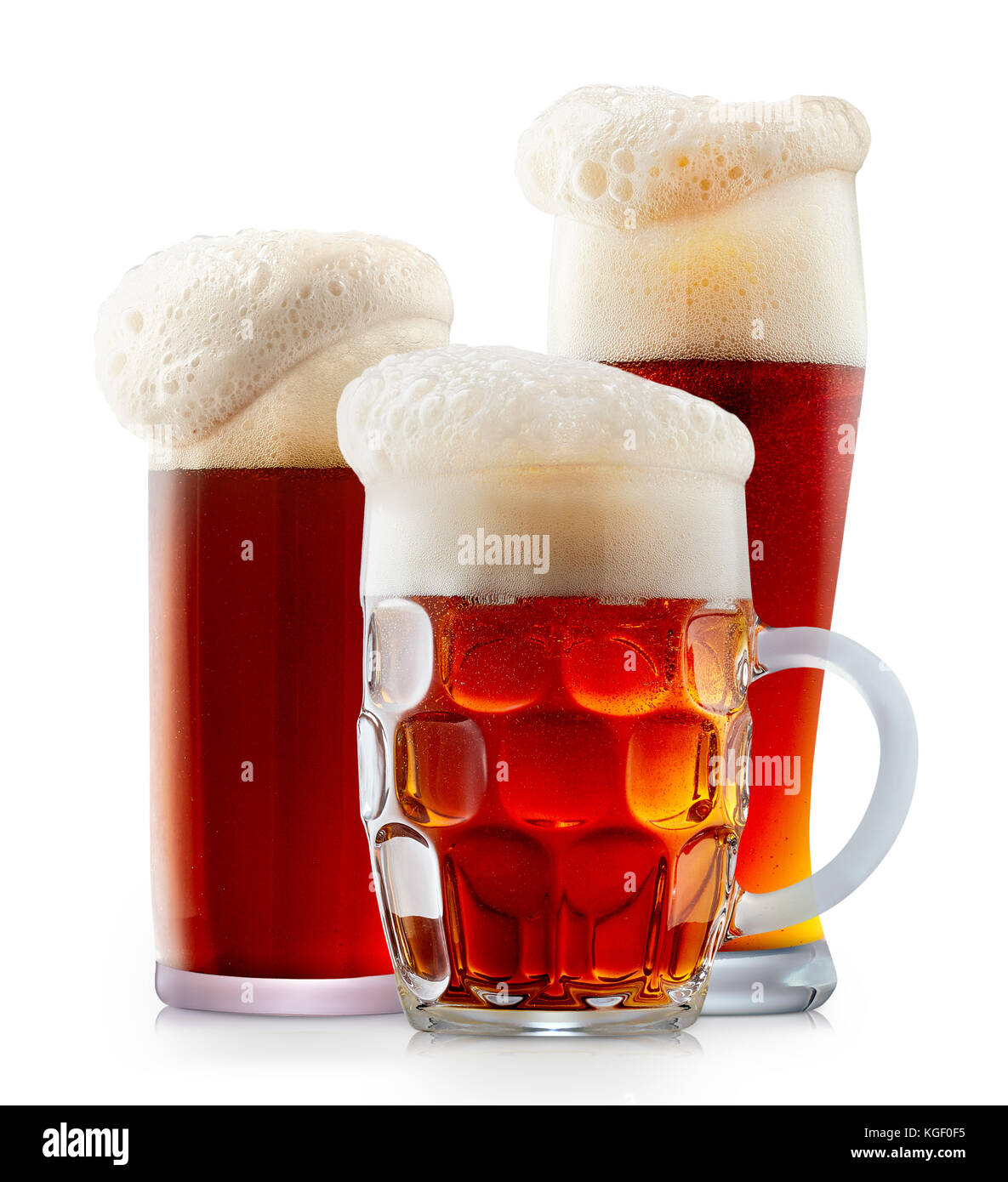 Mug of frosty dark red beer with foam Stock Photo - Alamy
