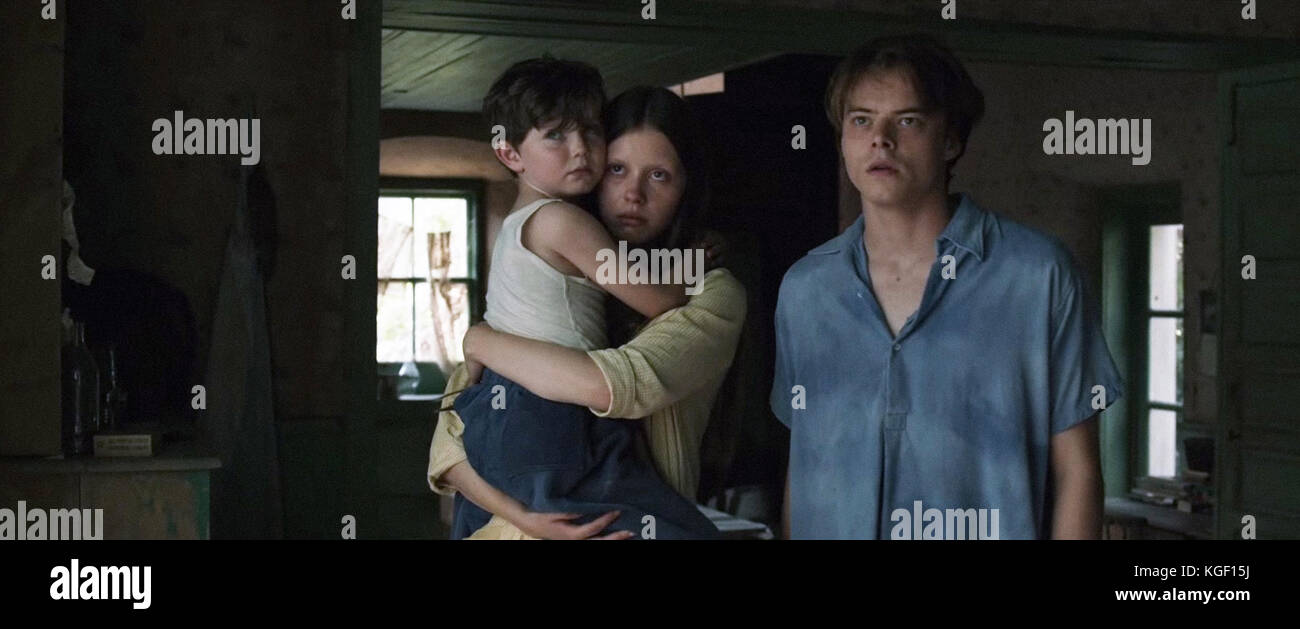 MARROWBONE, (aka EL SECRETO DE MARROWBONE), from left, Mia Goth ...