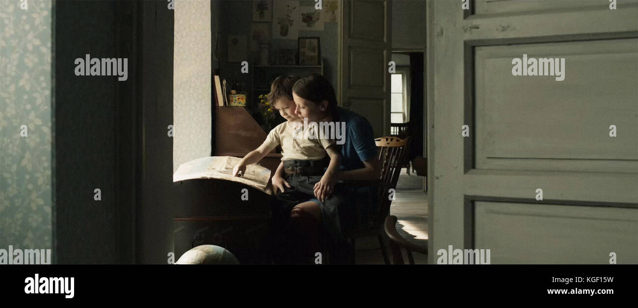 MARROWBONE, (aka EL SECRETO DE MARROWBONE), from left, Matthew Stagg ...