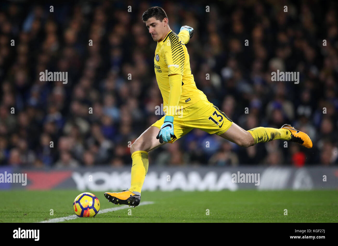 Chelsea goalkeeper Thibaut Courtois Stock Photo - Alamy