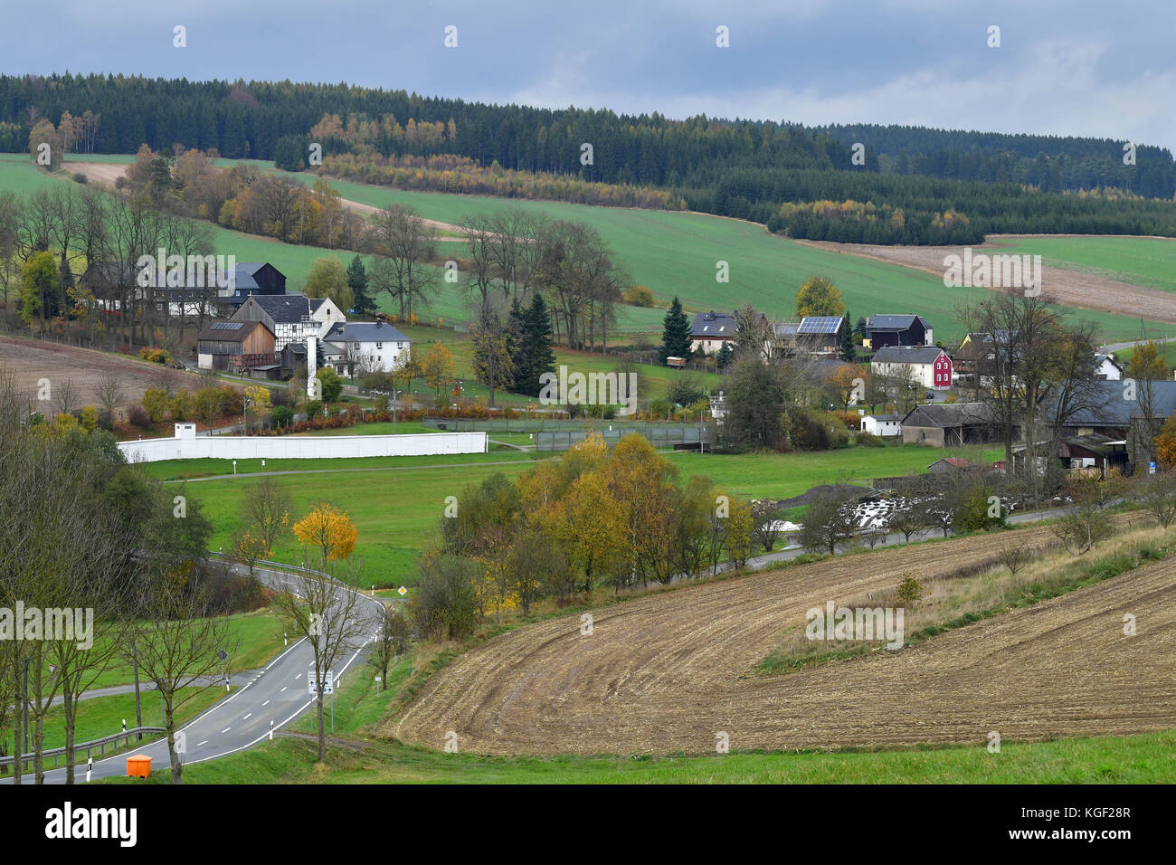 Moedlareuth, Germany. 23rd Oct, 2017. The former border between East ...