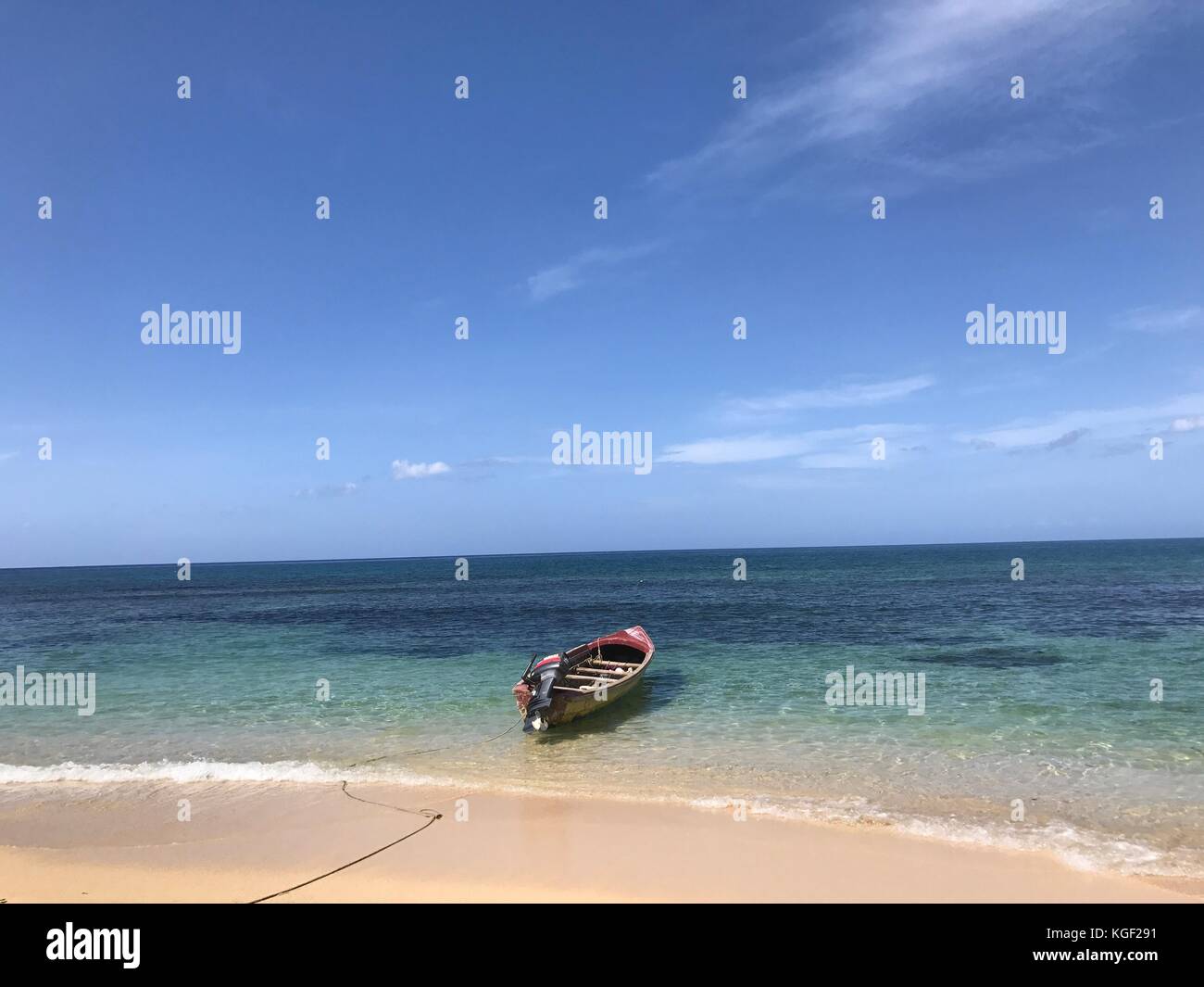 Negril, Jamaica. 23rd Oct, 2017. A boat floats on the beach, popular ...