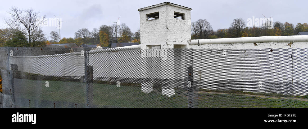 Moedlareuth, Germany. 23rd Oct, 2017. The former border between East ...