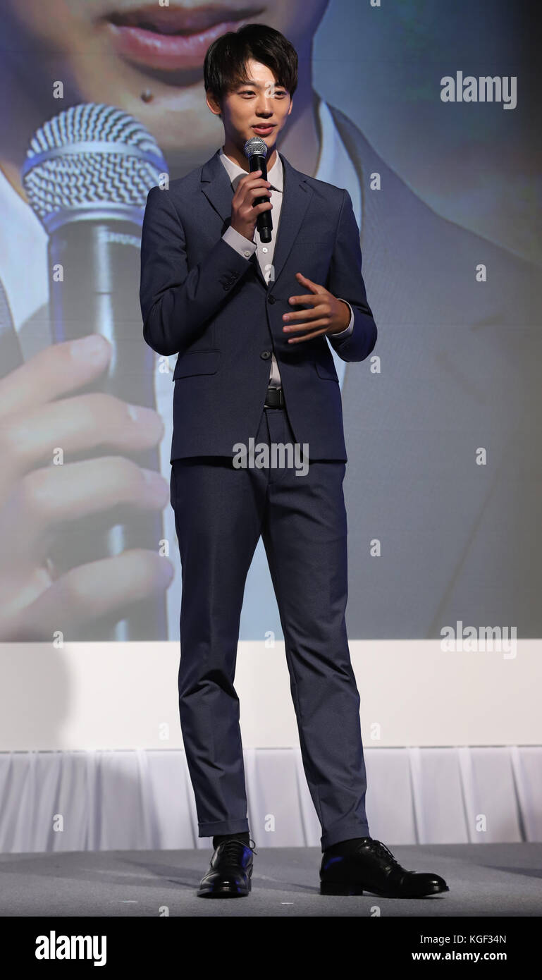 Tokyo, Japan. 7th Nov, 2017. Japanese actor Ryoma Takeuchi smiles as he ...