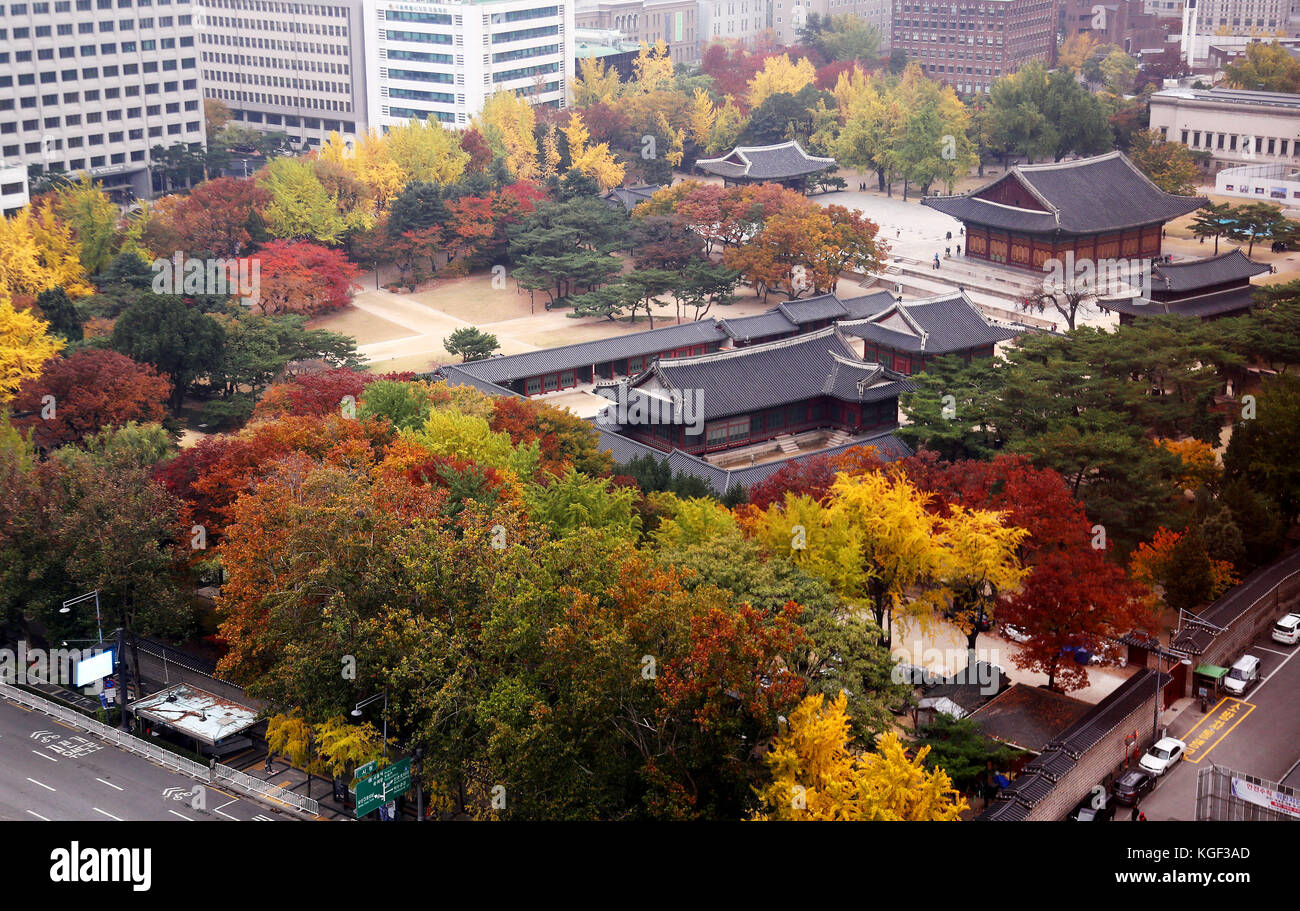 Seoul, South Korea. 07th Nov, 2017. Colorful Deoksu Palace Deoksu ...