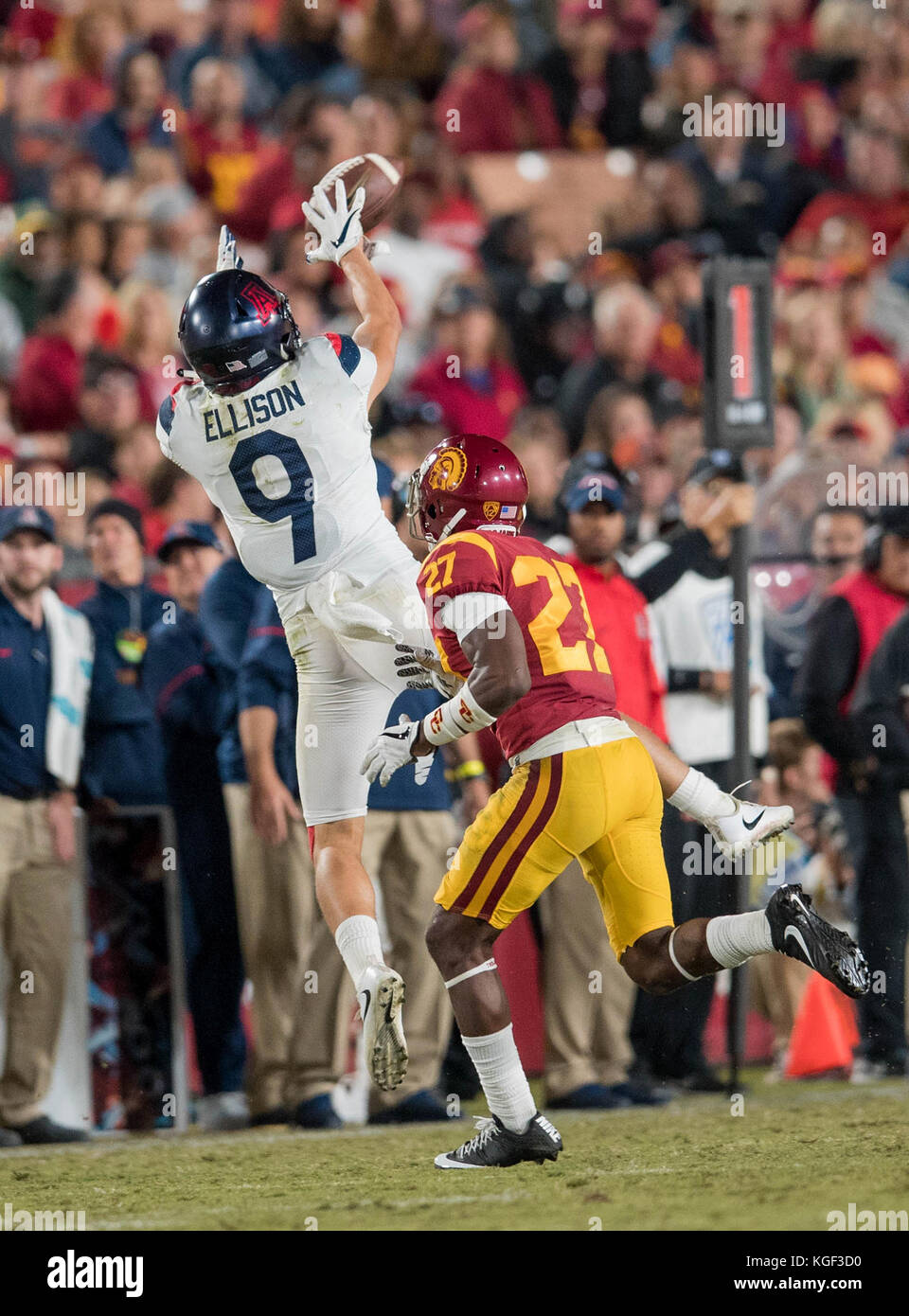 Los Angeles, CA, USA. 04th Nov, 2017. Arizona slot receiver (9) Tony ...