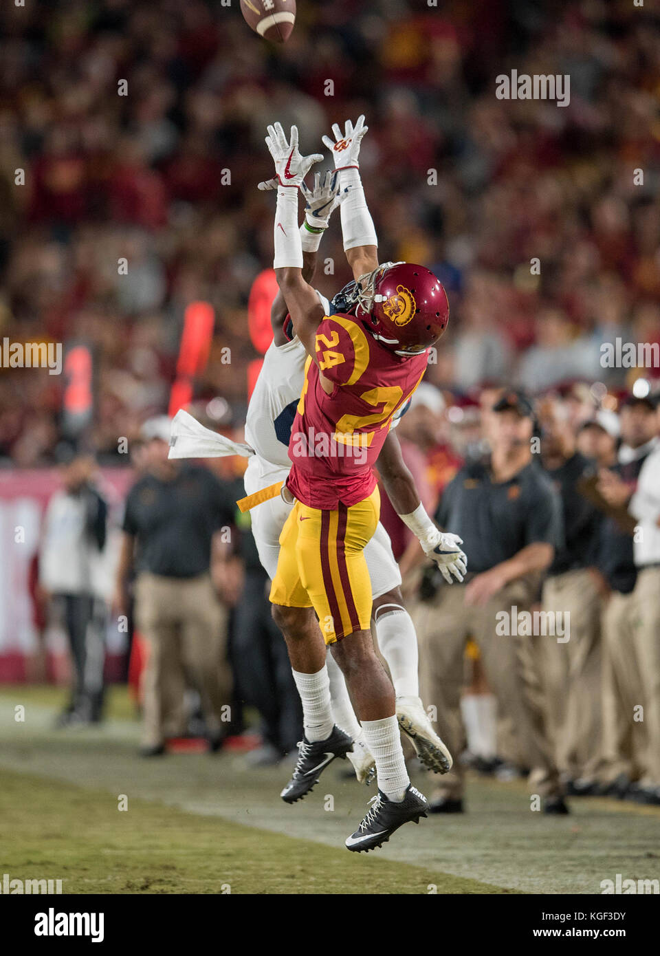 Los Angeles, CA, USA. 04th Nov, 2017. USC cornerback (24) Isaiah ...
