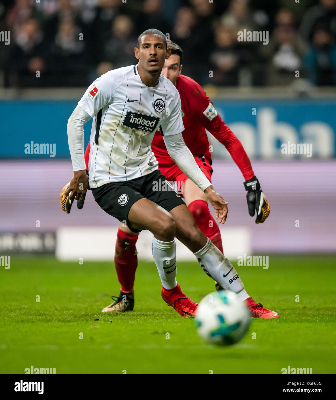 Frankfurt, Germany. 3rd Nov, 2017. Frankfurt's Sebastien Haller (white ...