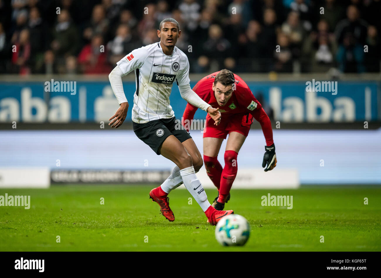 Frankfurt, Germany. 3rd Nov, 2017. Frankfurt's Sebastien Haller (white ...