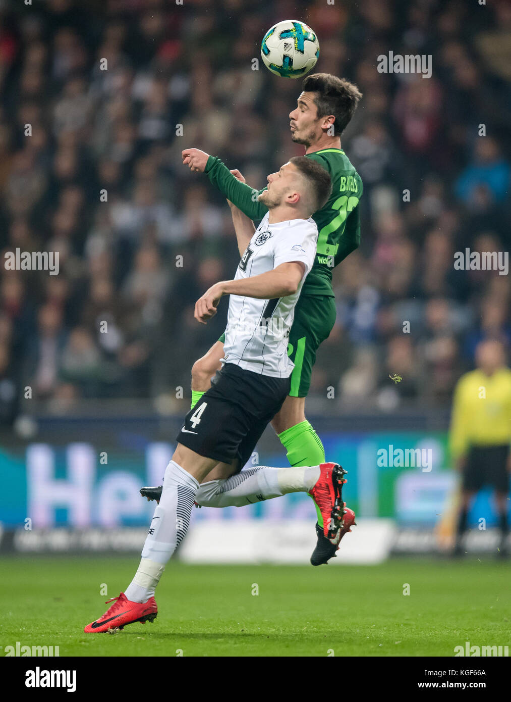 Frankfurt, Germany. 3rd Nov, 2017. Frankfurt's Ante Rebic (white) and ...