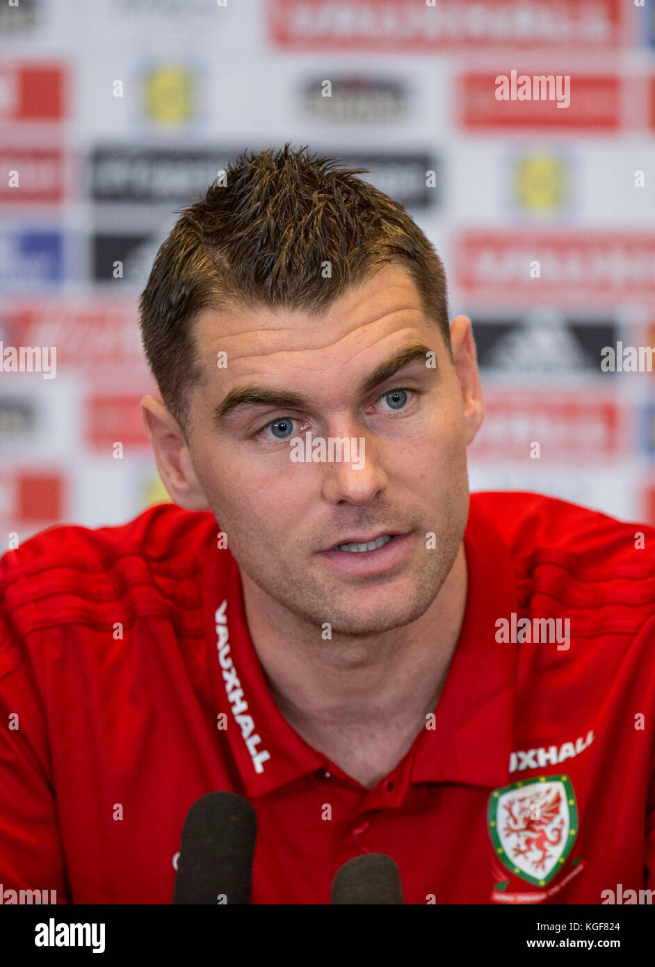 Hensol, Wales, UK. 7th Nov, 2017. Sam Vokes of Wales faces the press ...