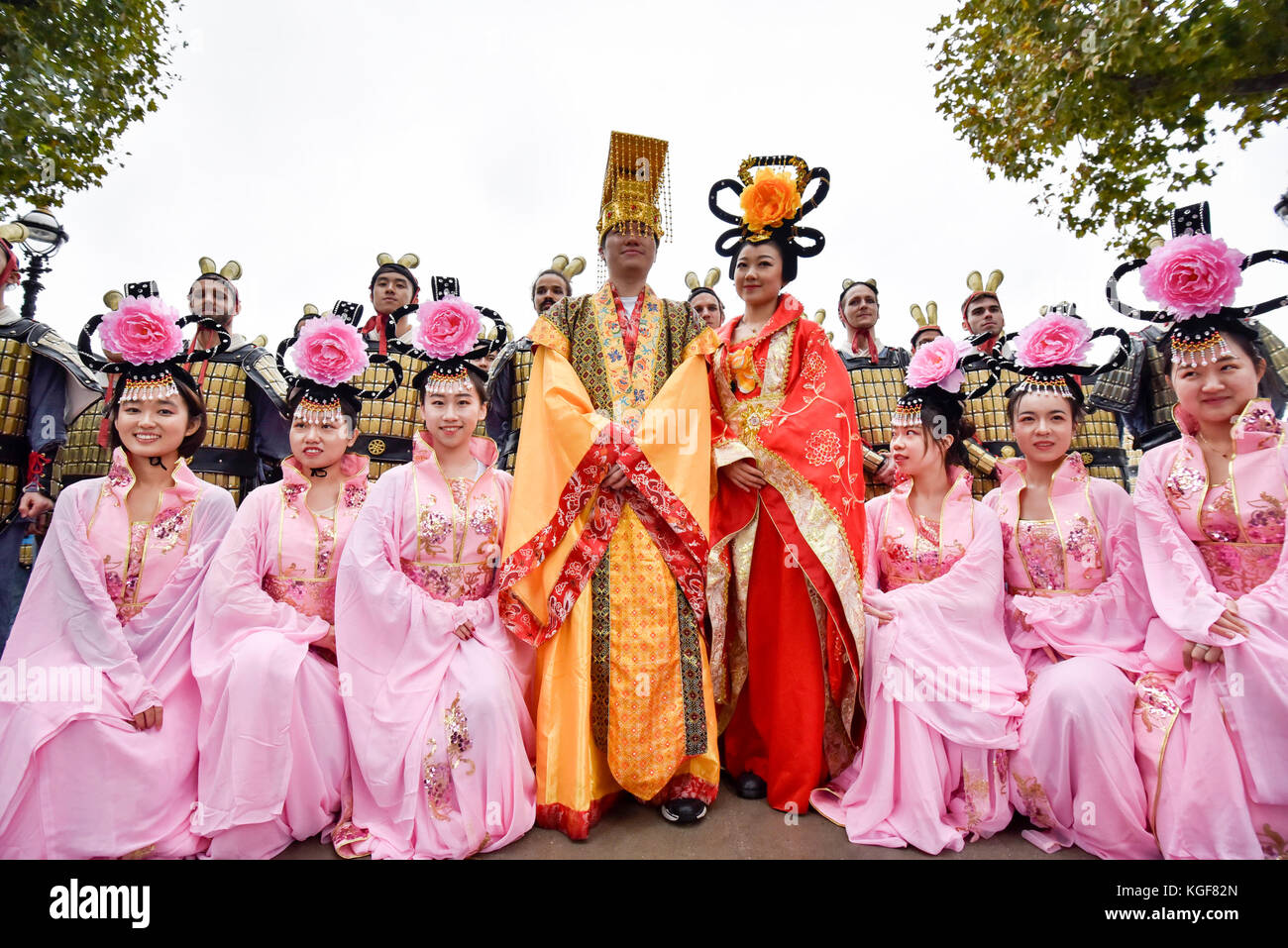 London, UK. 7th Nov, 2017. Dancers wearing traditional Chinese Han ...