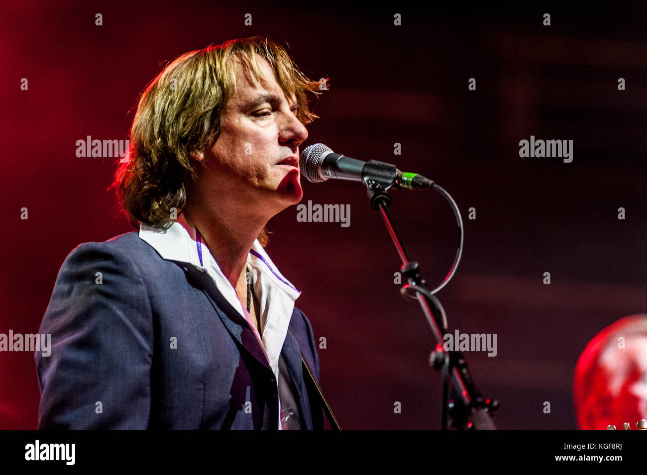 Vocal fry hi-res stock photography and images - Alamy