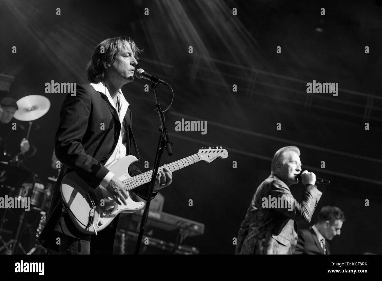 Vocal fry hi-res stock photography and images - Alamy