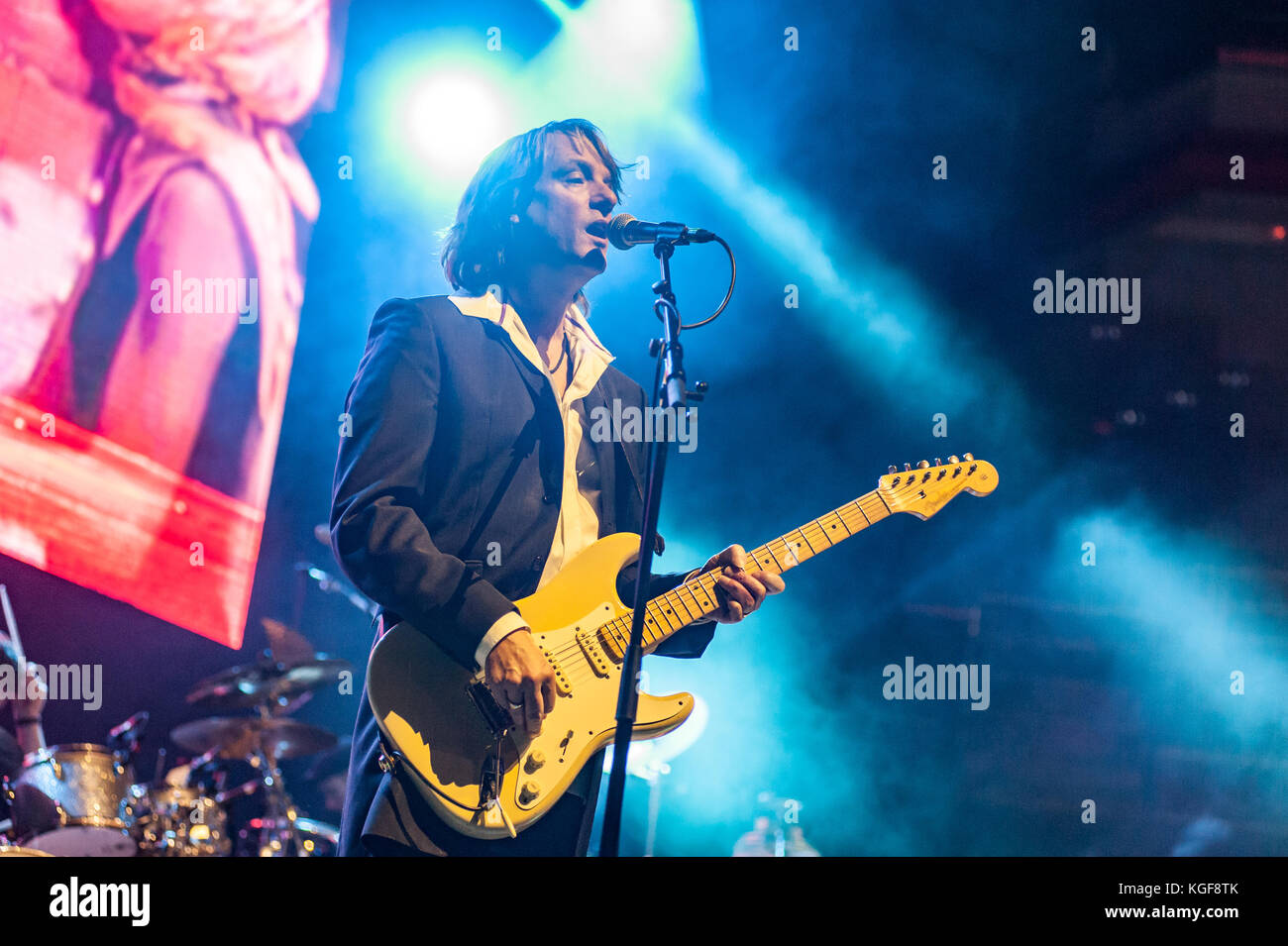 Vocal fry hi-res stock photography and images - Alamy