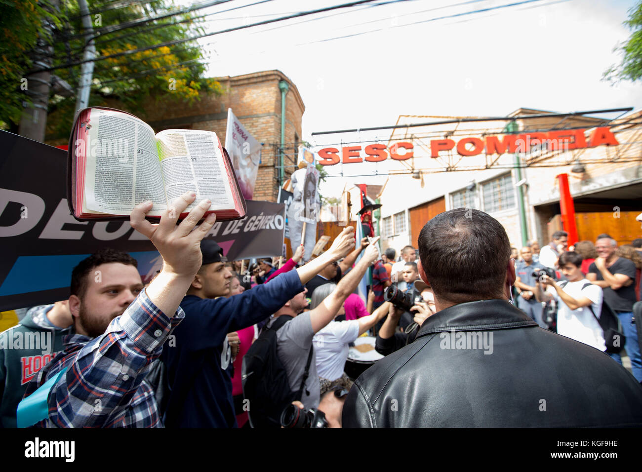 Sao Paulo, Sao Paulo, Brazil. 7th Nov, 2017. Conservative groups ...