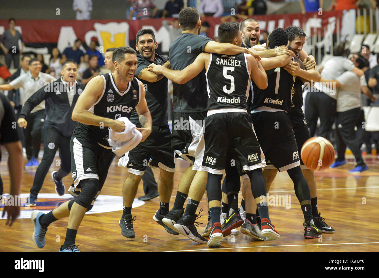 Rio De Janeiro, Brazil. 07th Nov, 2017. Paraguayan team celebrates the ...