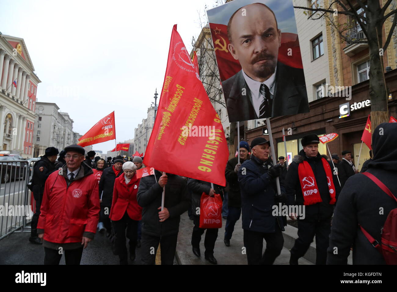 100th anniversary of lenin hi-res stock photography and images - Alamy