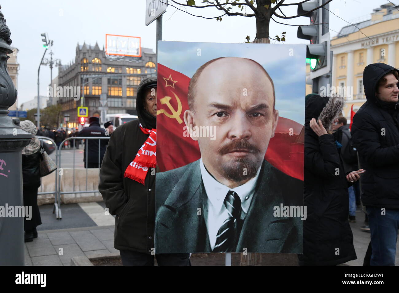 Moscow, Moscow, Russia. 7th Nov, 2017. A portrait of Lenin seen at the ...