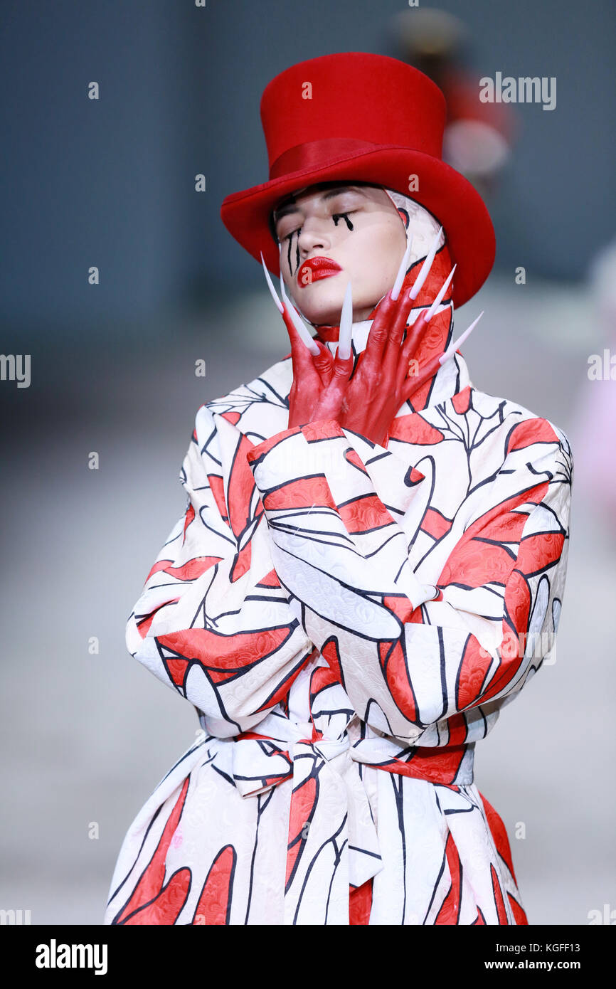 Beijing, China. 7th Nov, 2017. (EDITORIAL USE ONLY. CHINA OUT) .A model ...