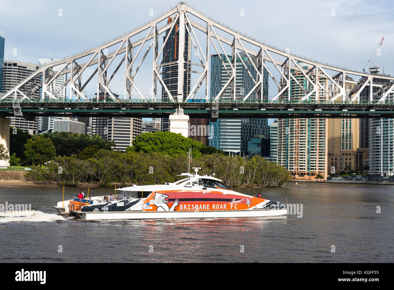Boat goes under Story bridge with Brisbane Roar FC colours. Brisbane ...