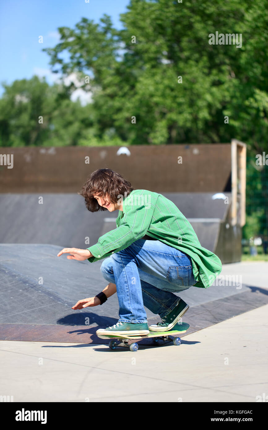 Skater boy practicing at a skate park Stock Photo - Alamy