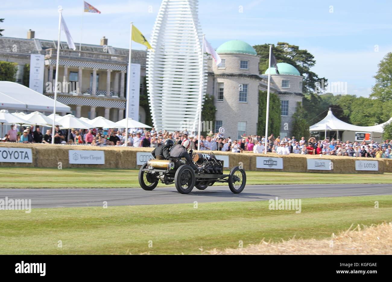 Mark Walker's 1905 Darracq 200hp, holder of the land speed record in ...