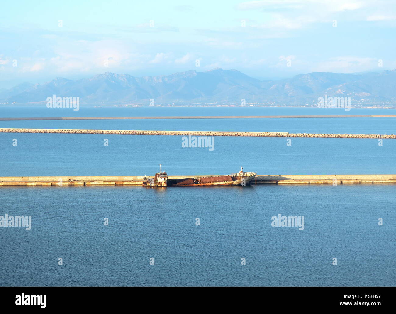 Sunken cargo ship in sea Stock Photo - Alamy