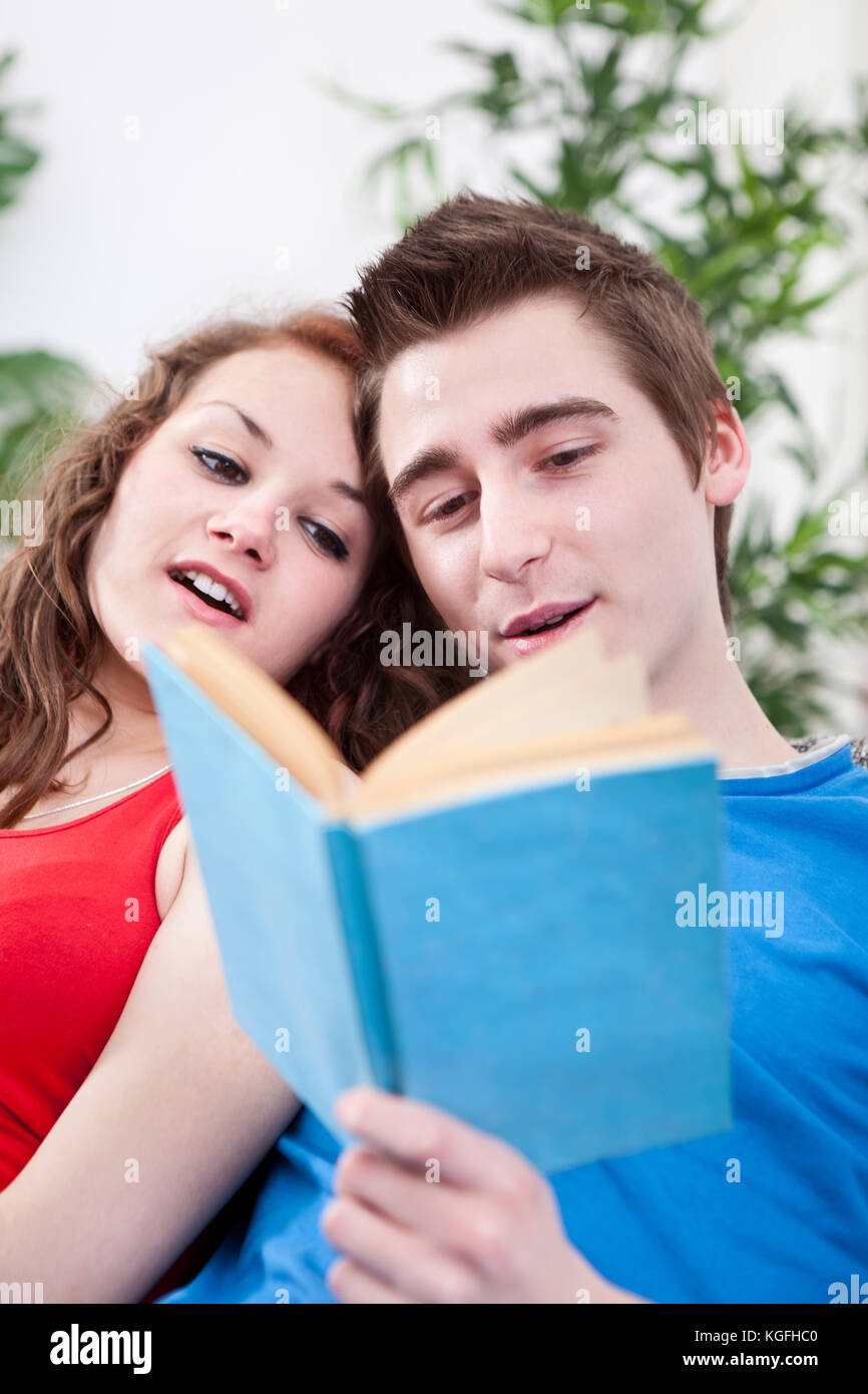 Girl read loud hi-res stock photography and images - Alamy