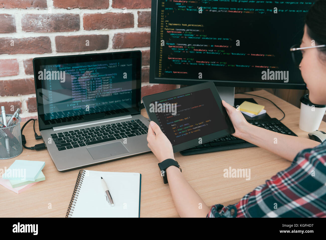 Pretty young female coder hi-res stock photography and images - Alamy