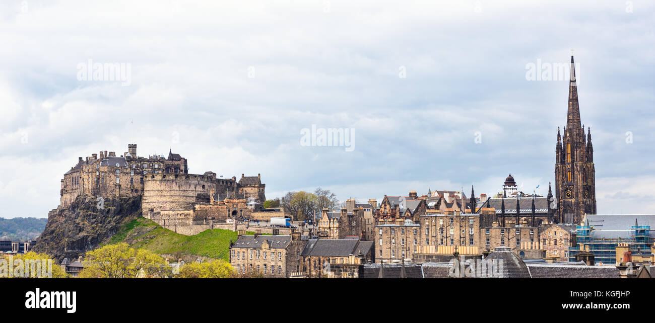 Hogmanay edinburgh castle hi-res stock photography and images - Alamy