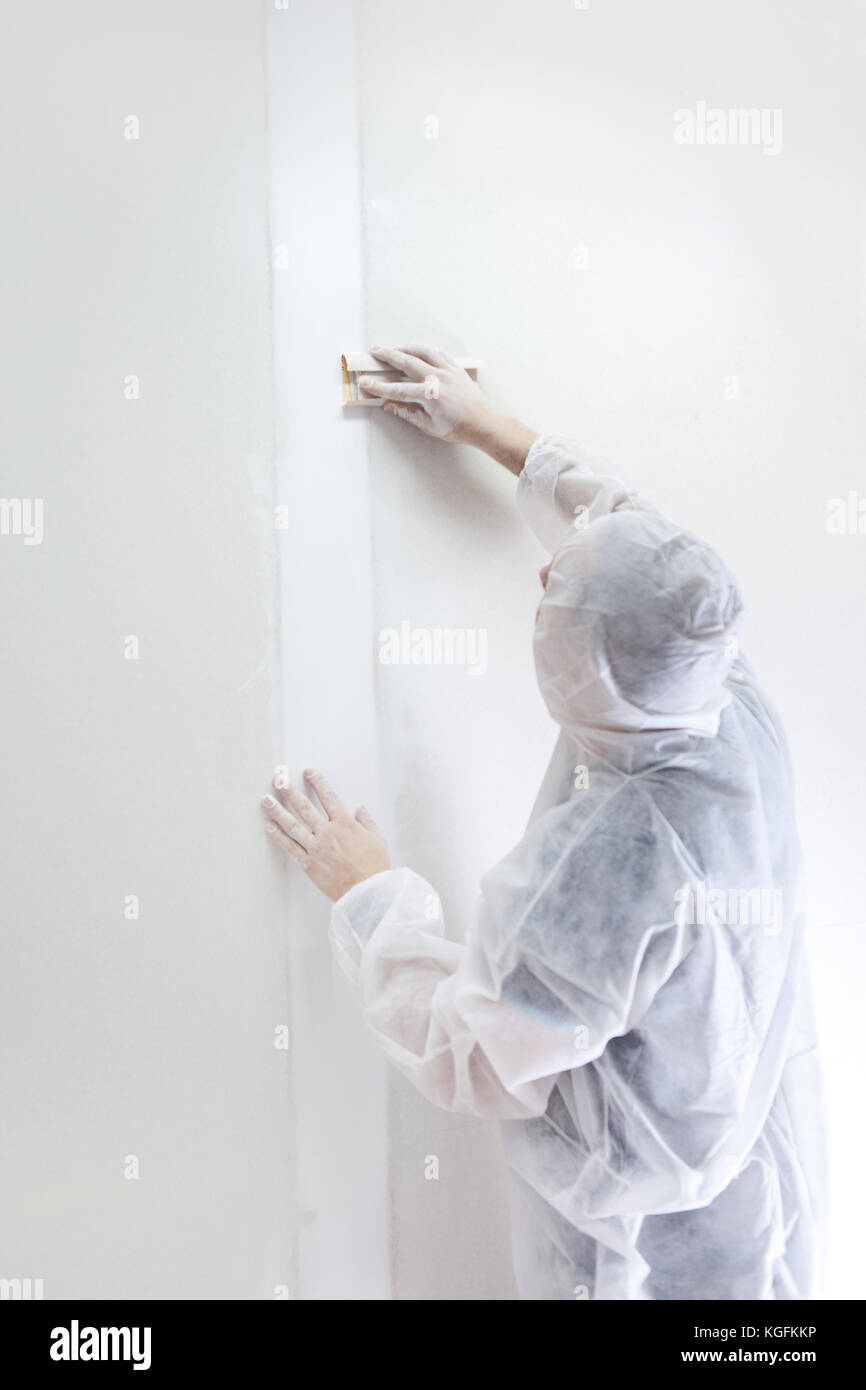 Plasterer at work doing indoor house repair with plaster Stock Photo ...
