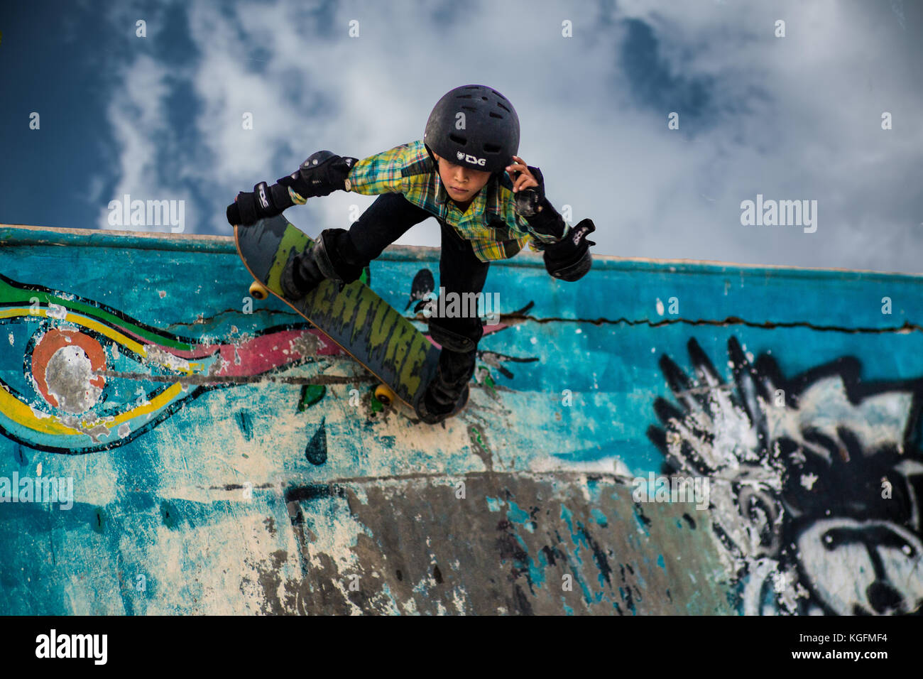 Skate boarding tricks hi-res stock photography and images - Alamy