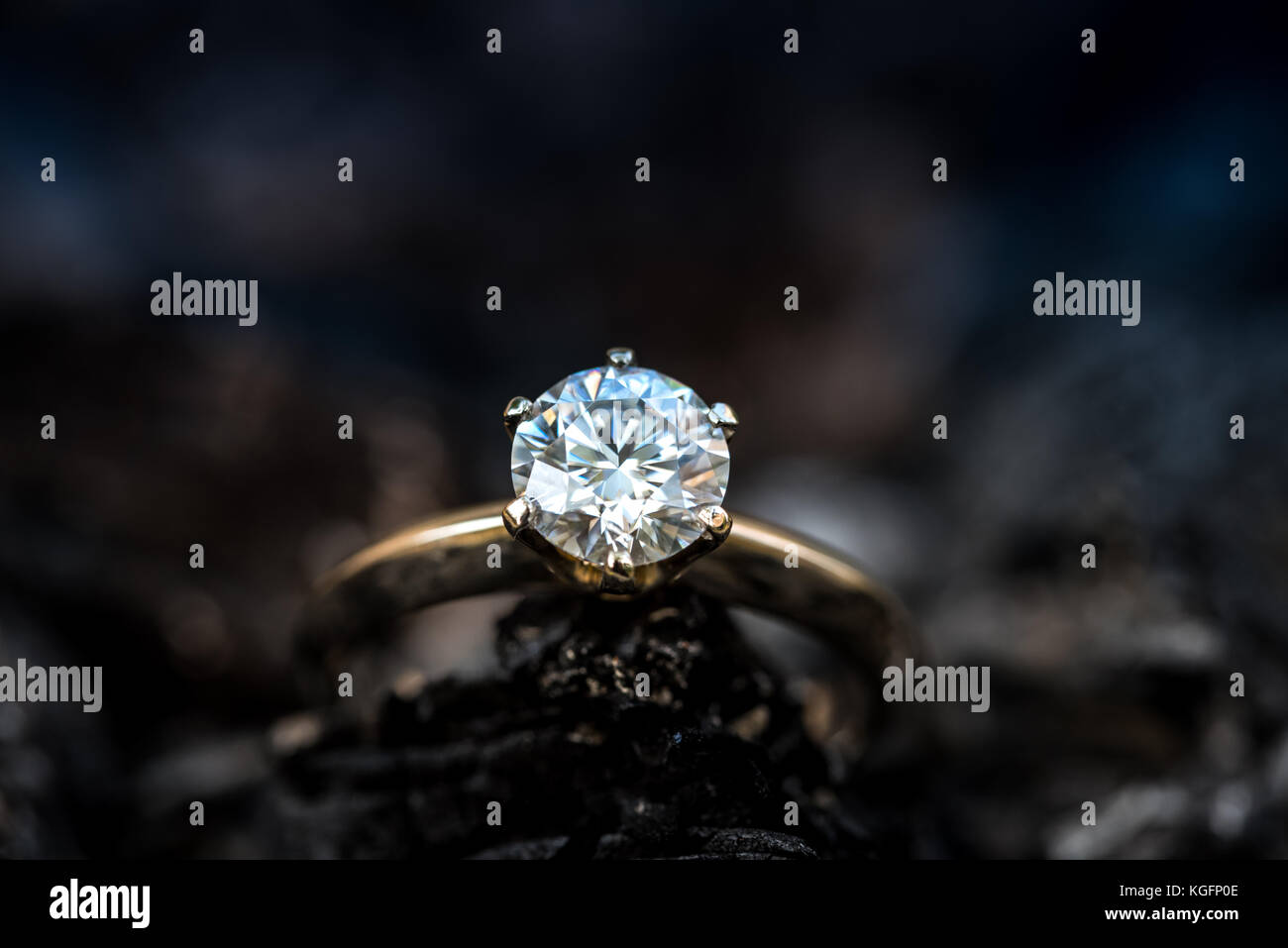 Shiny diamond ring hi-res stock photography and images - Alamy