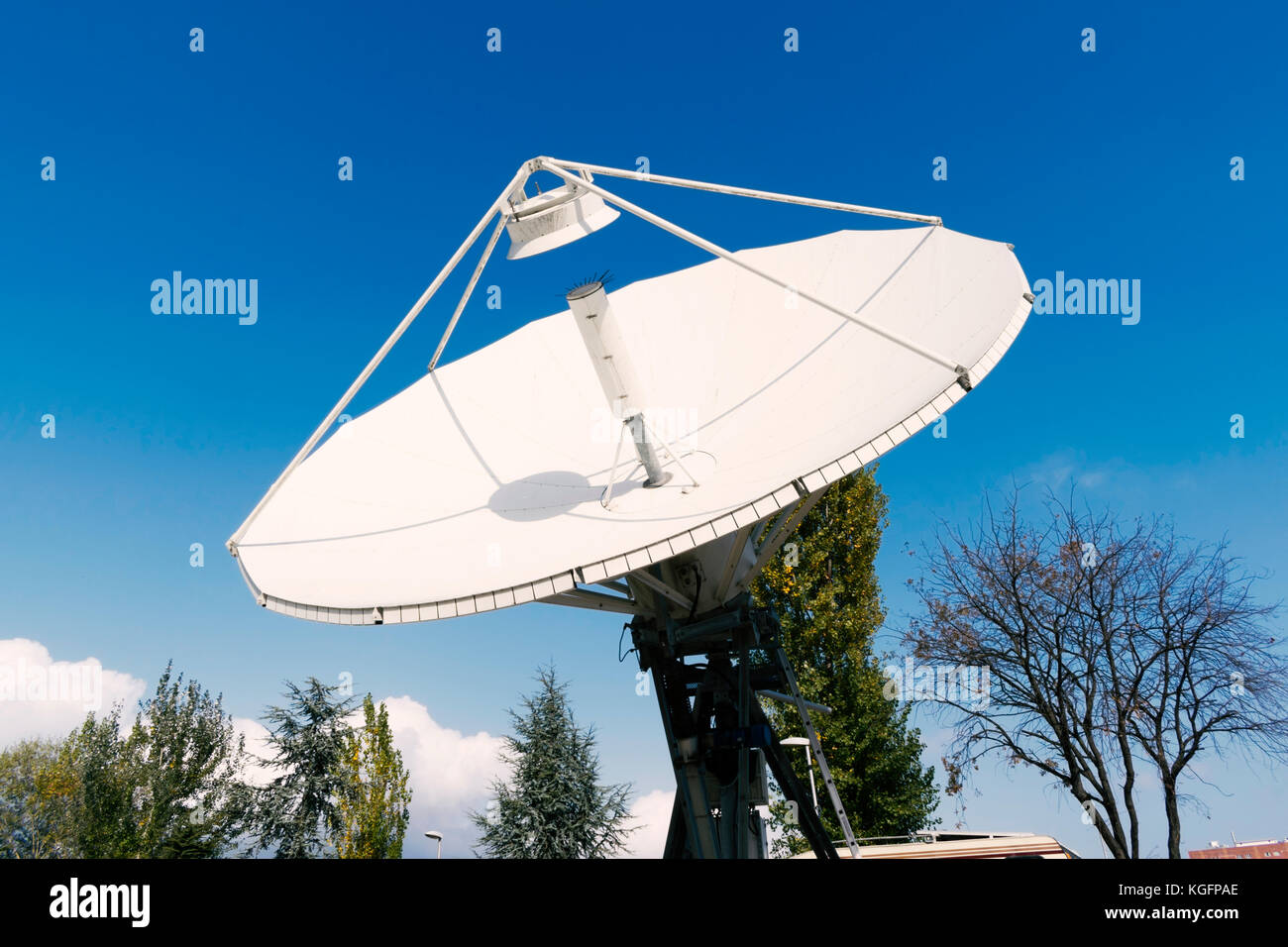 Satellite earth station front view hi-res stock photography and images ...