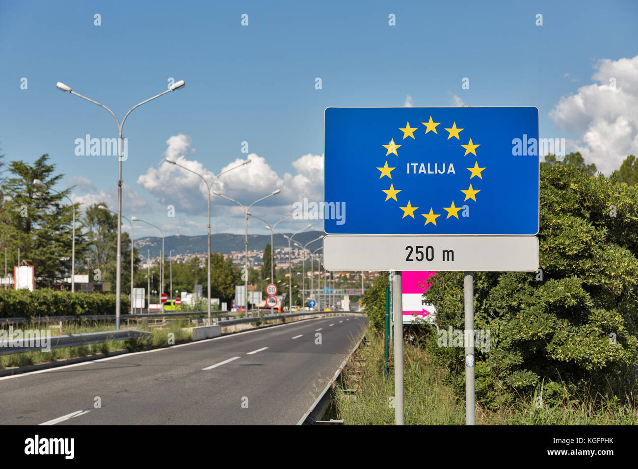 Italy border sign not germany hi-res stock photography and images - Alamy