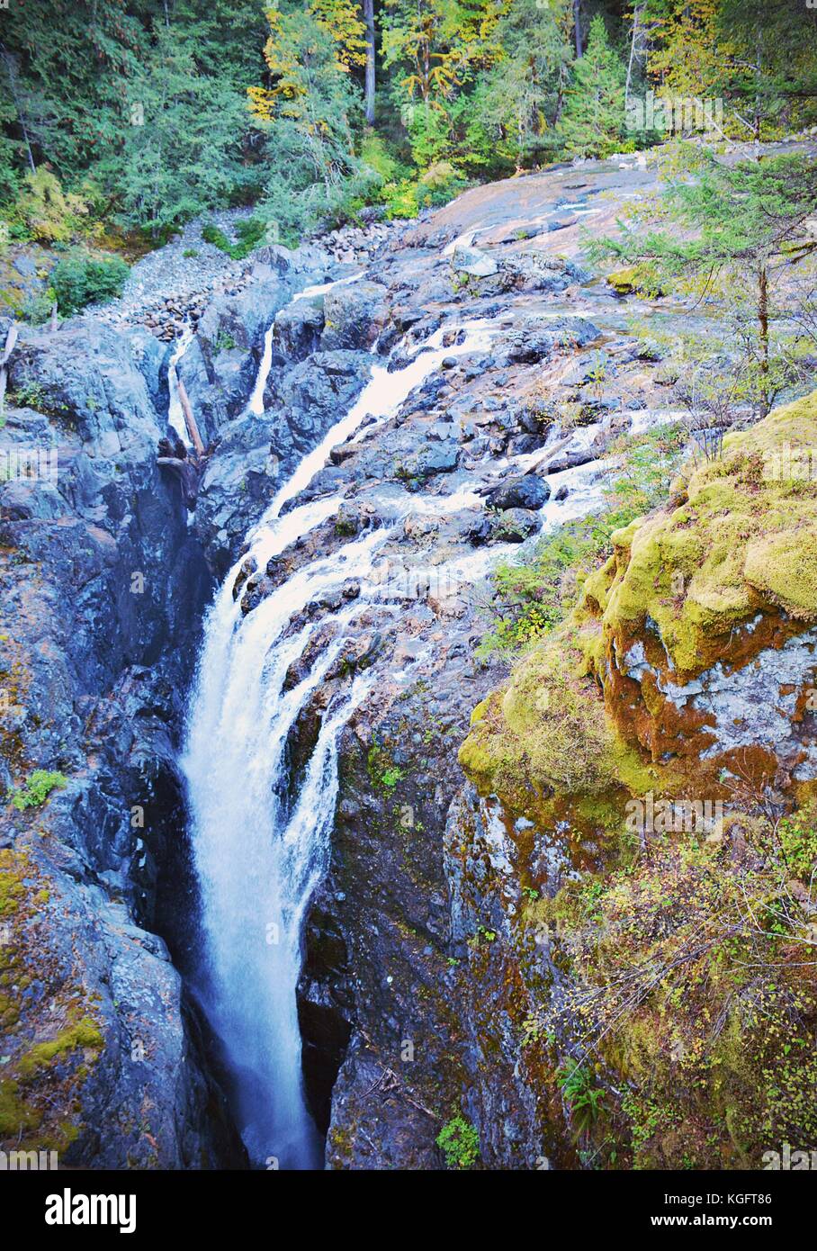 British columbia waterfall image hi-res stock photography and images ...