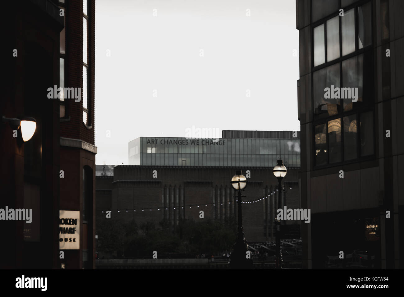 Tate modern museum sun hi-res stock photography and images - Alamy