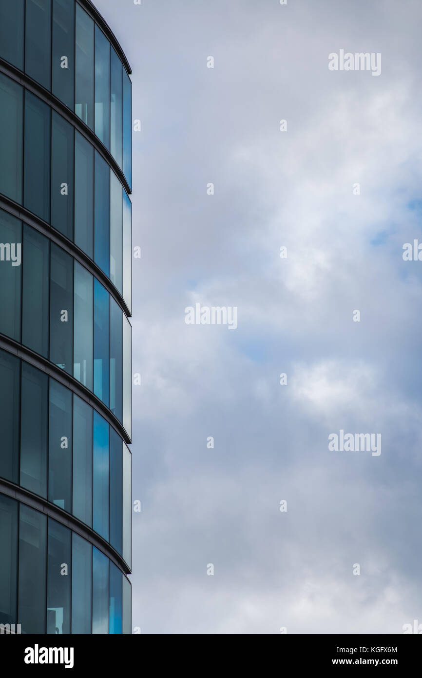 Sky's reflection on a skyscraper in London Stock Photo - Alamy