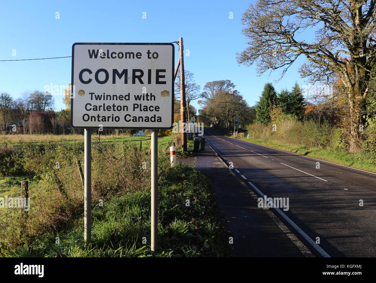 Welcome to Comrie sign Scotland November 2017 Stock Photo - Alamy