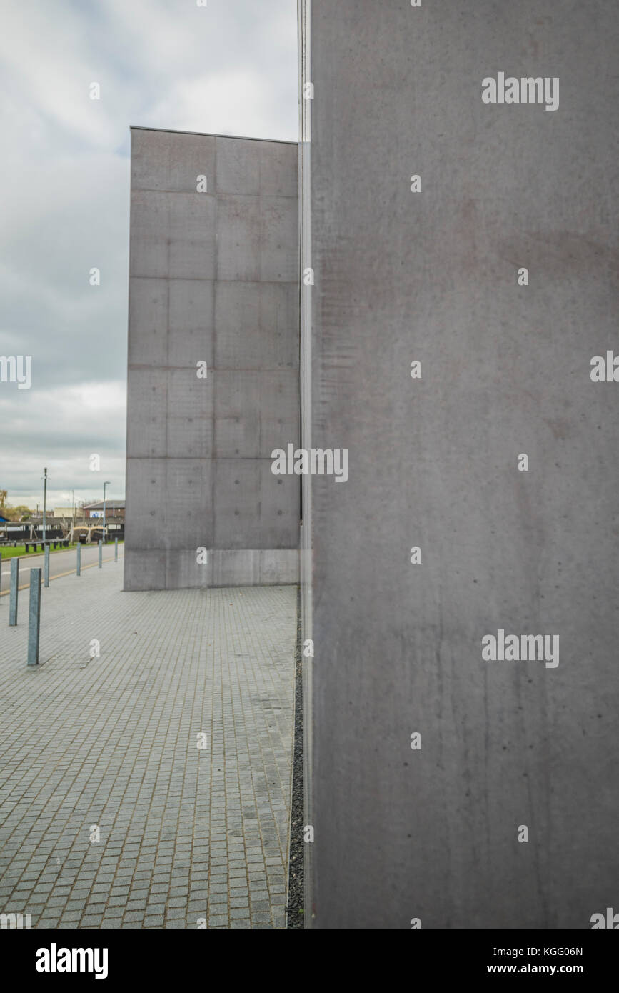 The Hepworth Wakefield, Wakefield Waterfront, River Calder, West ...