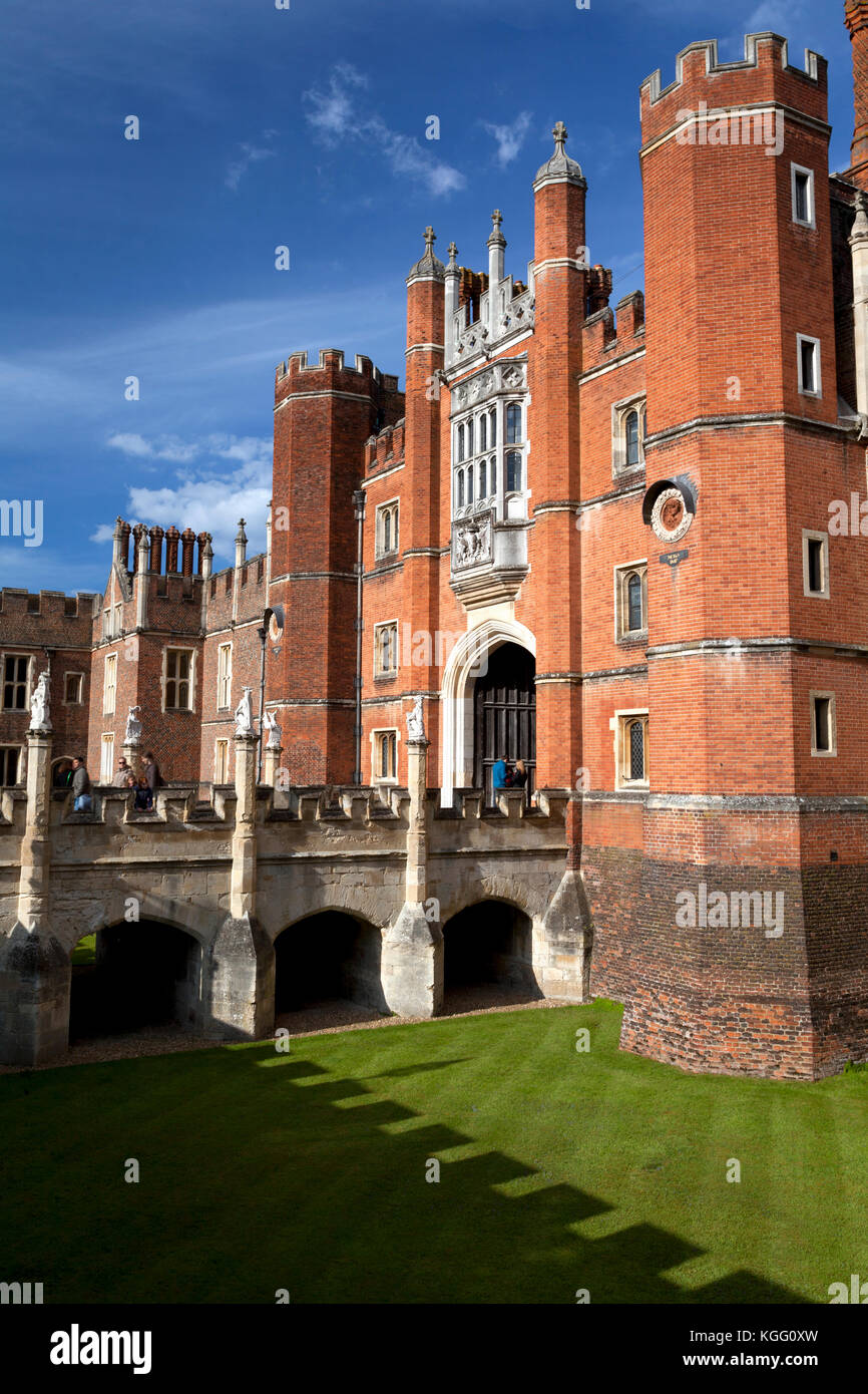 Hampton court palace moat bridge hi-res stock photography and images ...