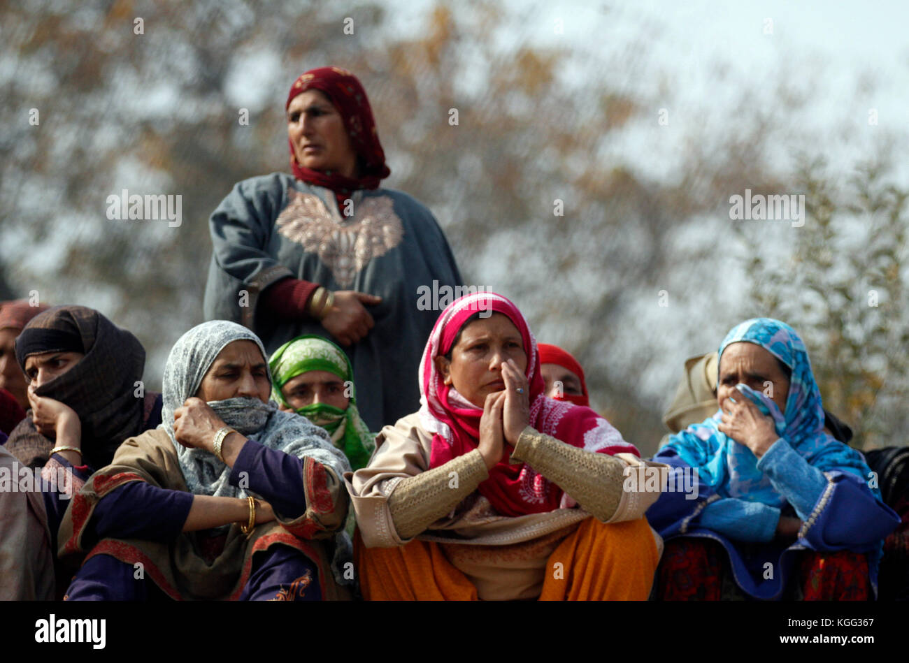 India. 06th Nov, 2017. Women having a glimpse of a slain local militant ...