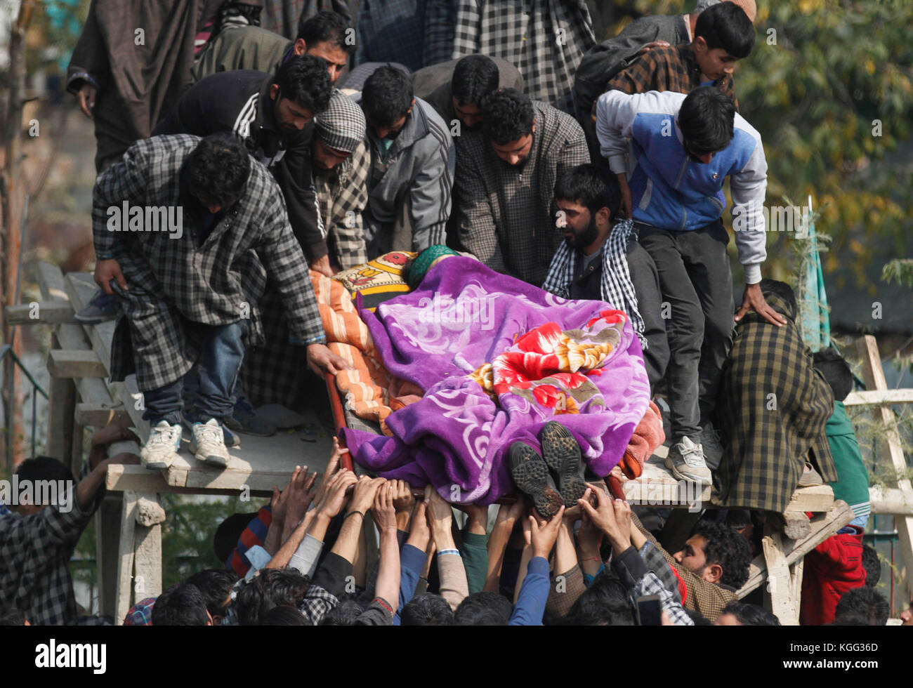 India. 06th Nov, 2017. (EDITORS NOTE: Image depicts death) Villagers ...