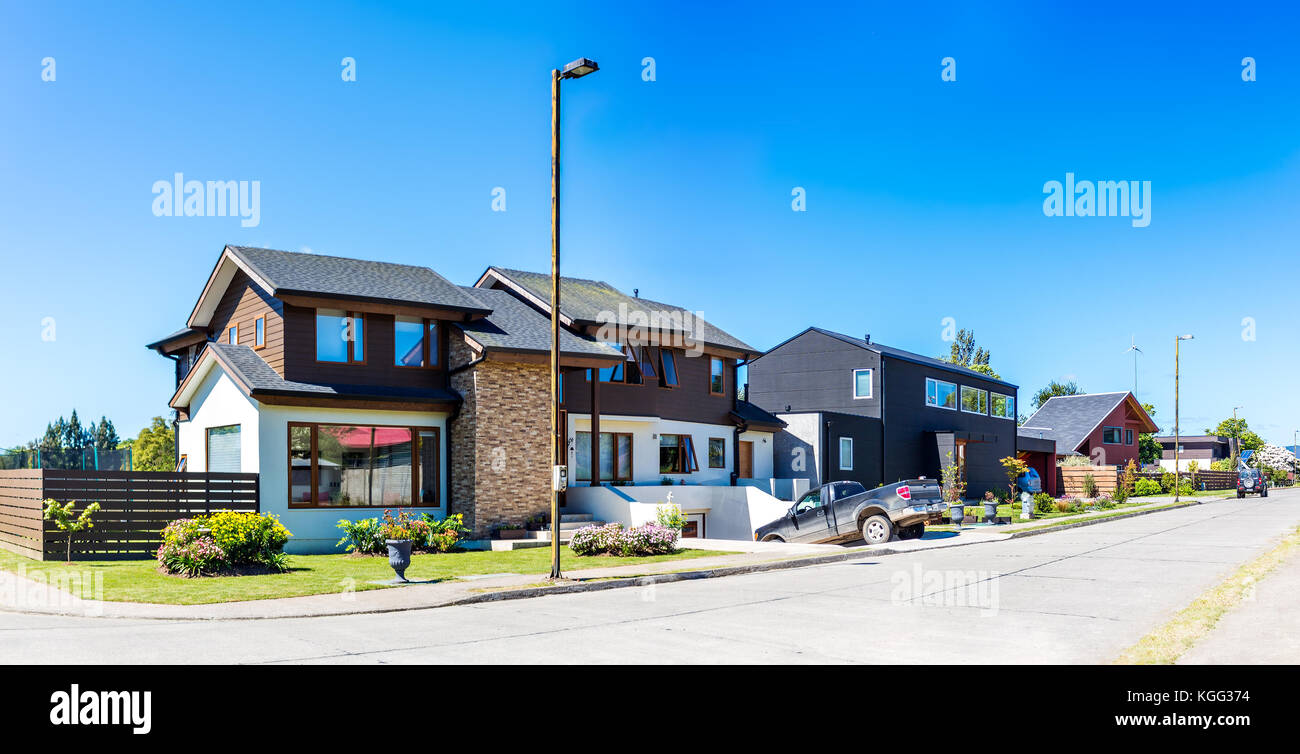 Middle class neighborhood hi-res stock photography and images - Alamy