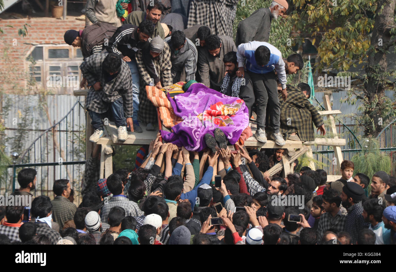 India. 07th Nov, 2017. (EDITORS NOTE: Image depicts death) Villagers ...